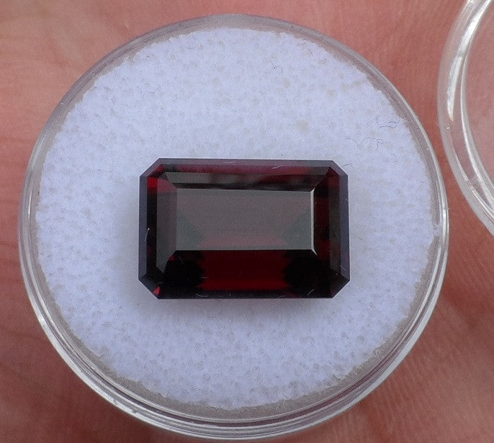 12.28 ct. HUGE Montana Garnet, Deep bright red – Blaze-N-Gems